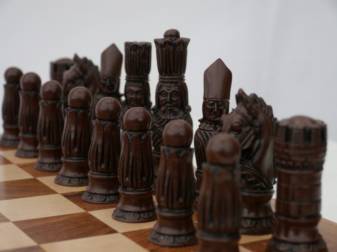 Berkeley Chess Ltd - Victorian Chess Set - Antique White and Brown ...