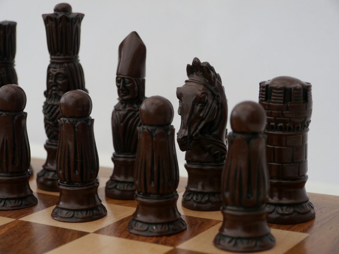 Berkeley Chess Ltd - Victorian Chess Set - Antique White and Brown ...