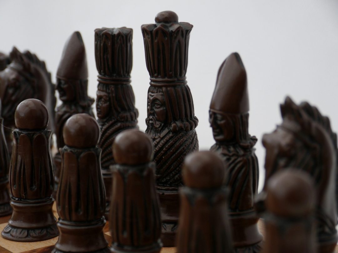 Berkeley Chess Ltd - Victorian Chess Set - Antique White and Brown ...